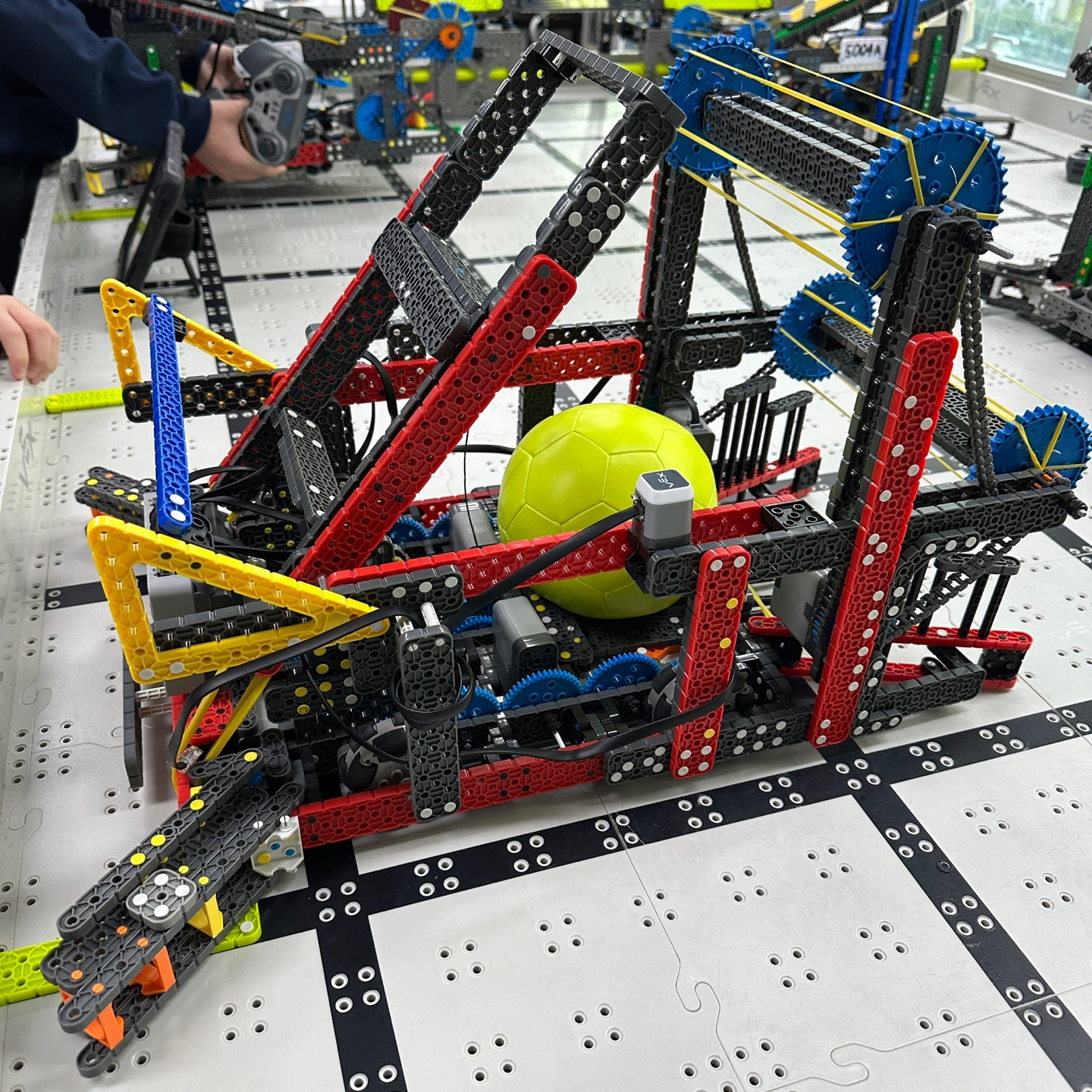 2408: cannot shoot while holding the ball : Robot Events